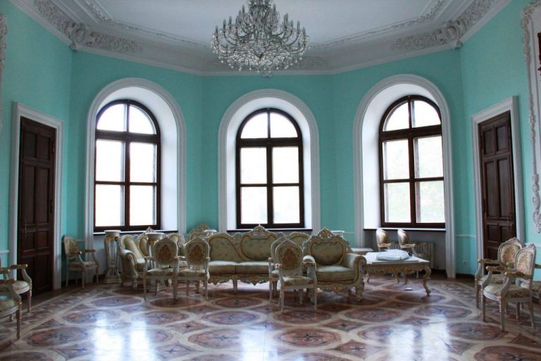 File din istoria Basarabiei: Conacul lui Manuc Bey de la Hîncești ...