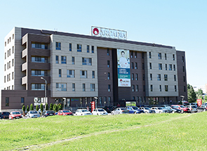 Pacienții, păcăliți de Arcadia? Rețeaua Medicală Arcadia Iași a ajuns ...