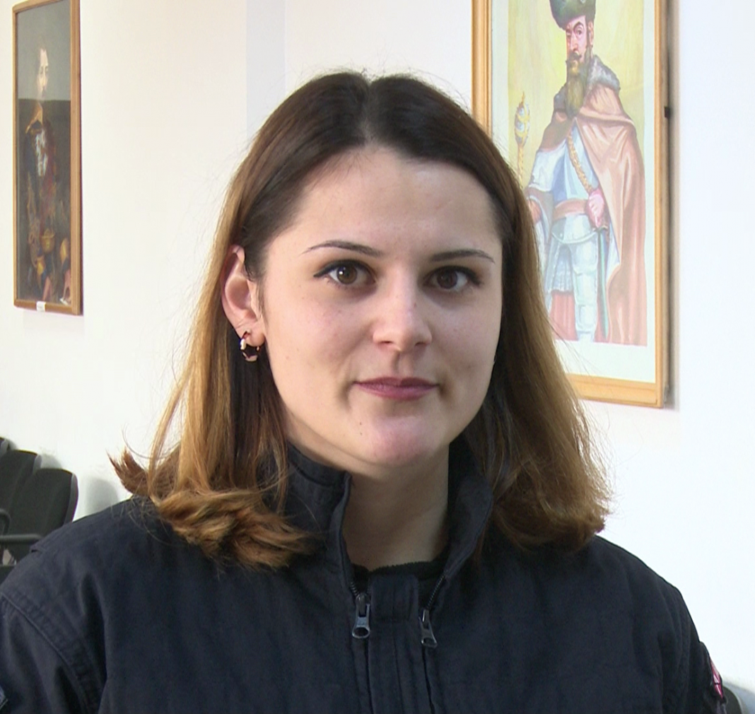 Fetele de pe câmpul de luptă. Ana Maria Grădinariu vs Ioana Cristina ...