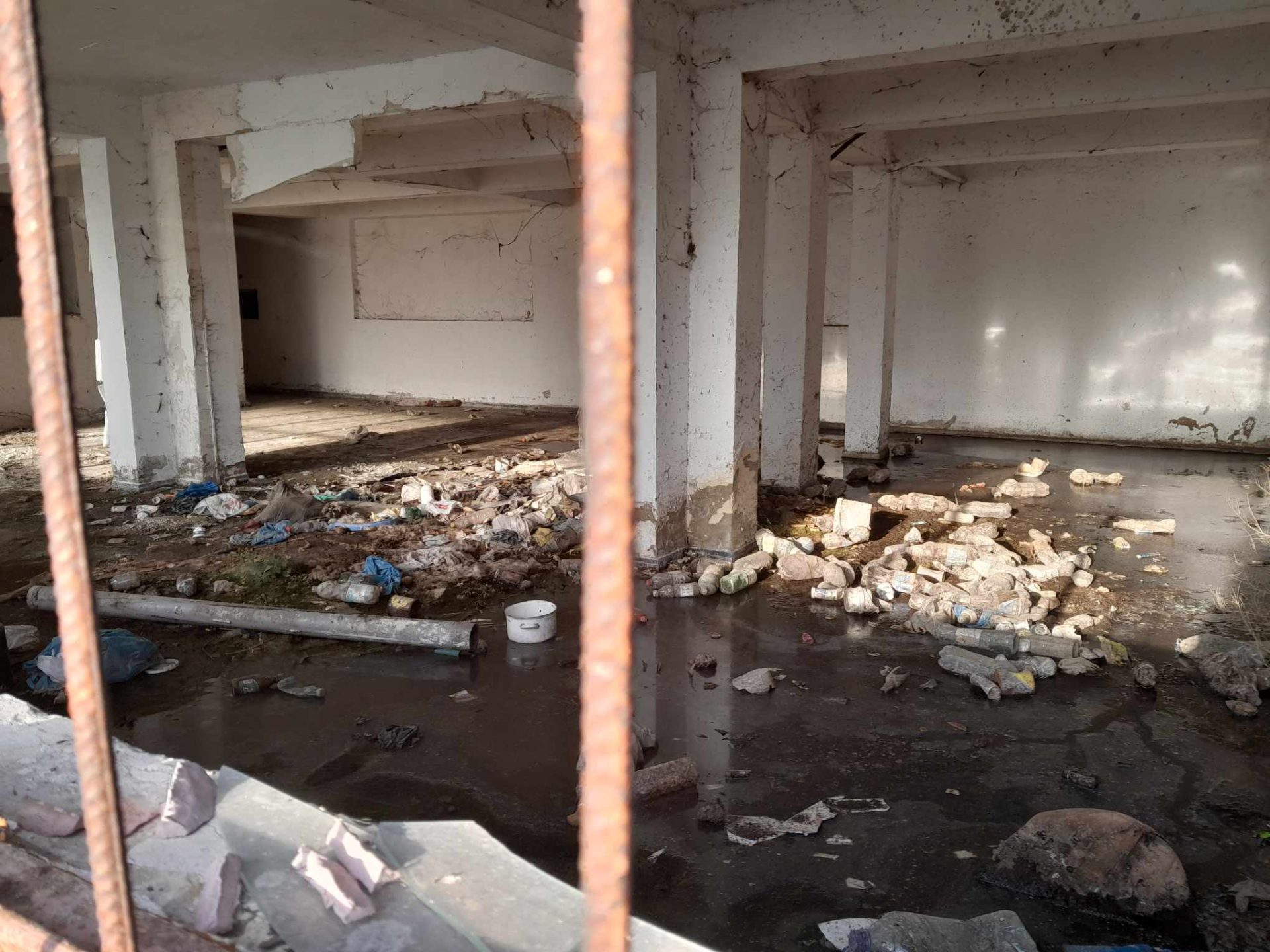 Ghetourile din Holboca! Blocuri fantomă cu structură de rezistență din ...
