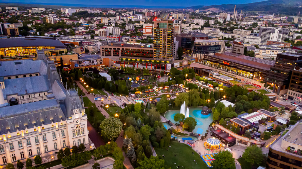 Sculptura în prim-plan, la Palas și Palas Campus, cu ocazia „Luna ...