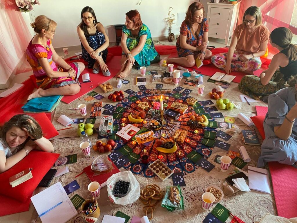 Fenomen ciudat la Iași: femei organizate în “triburi holistice” și ...